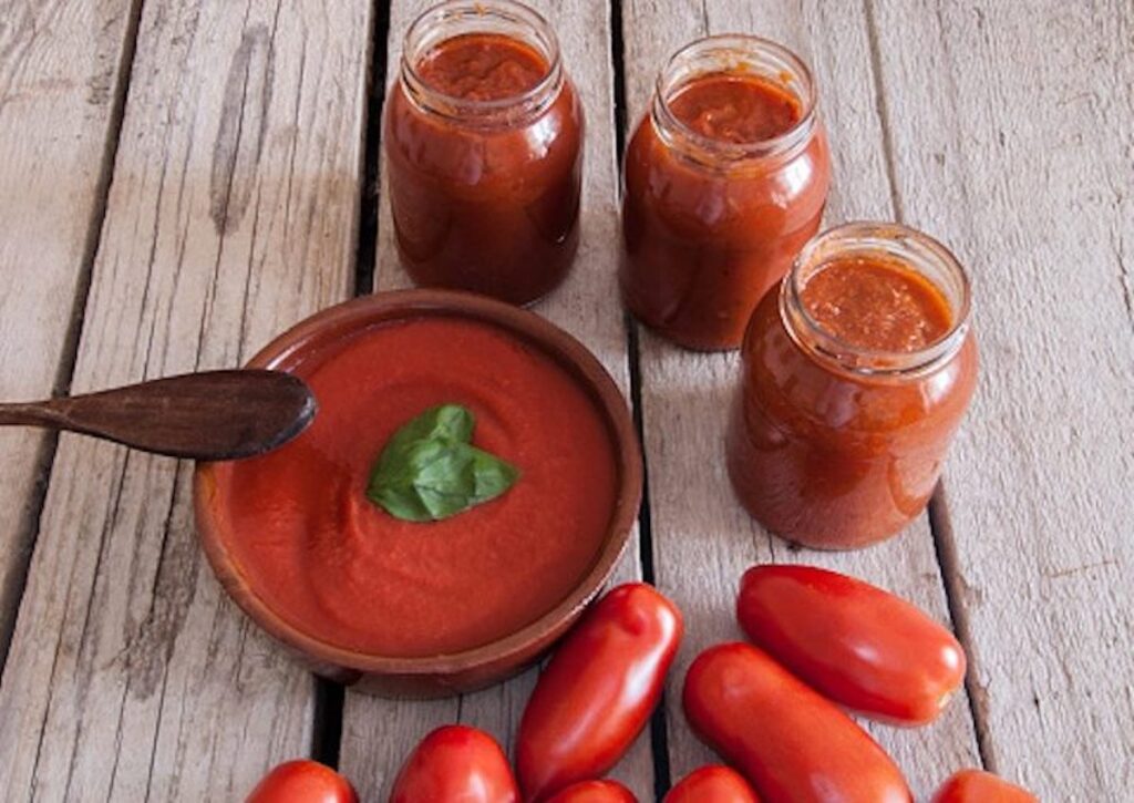 A Tomato Ketchup Recipe Anyone Can Make - Countryside